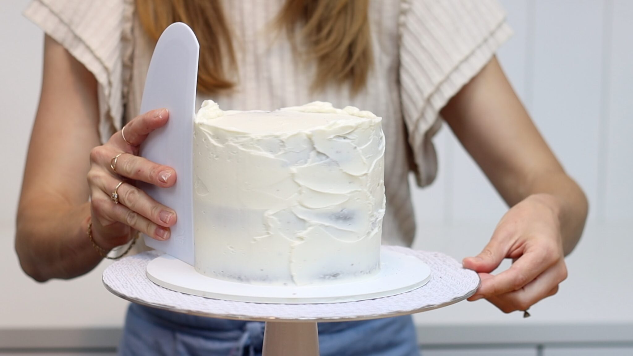 How to Decorate a Cake - British Girl Bakes