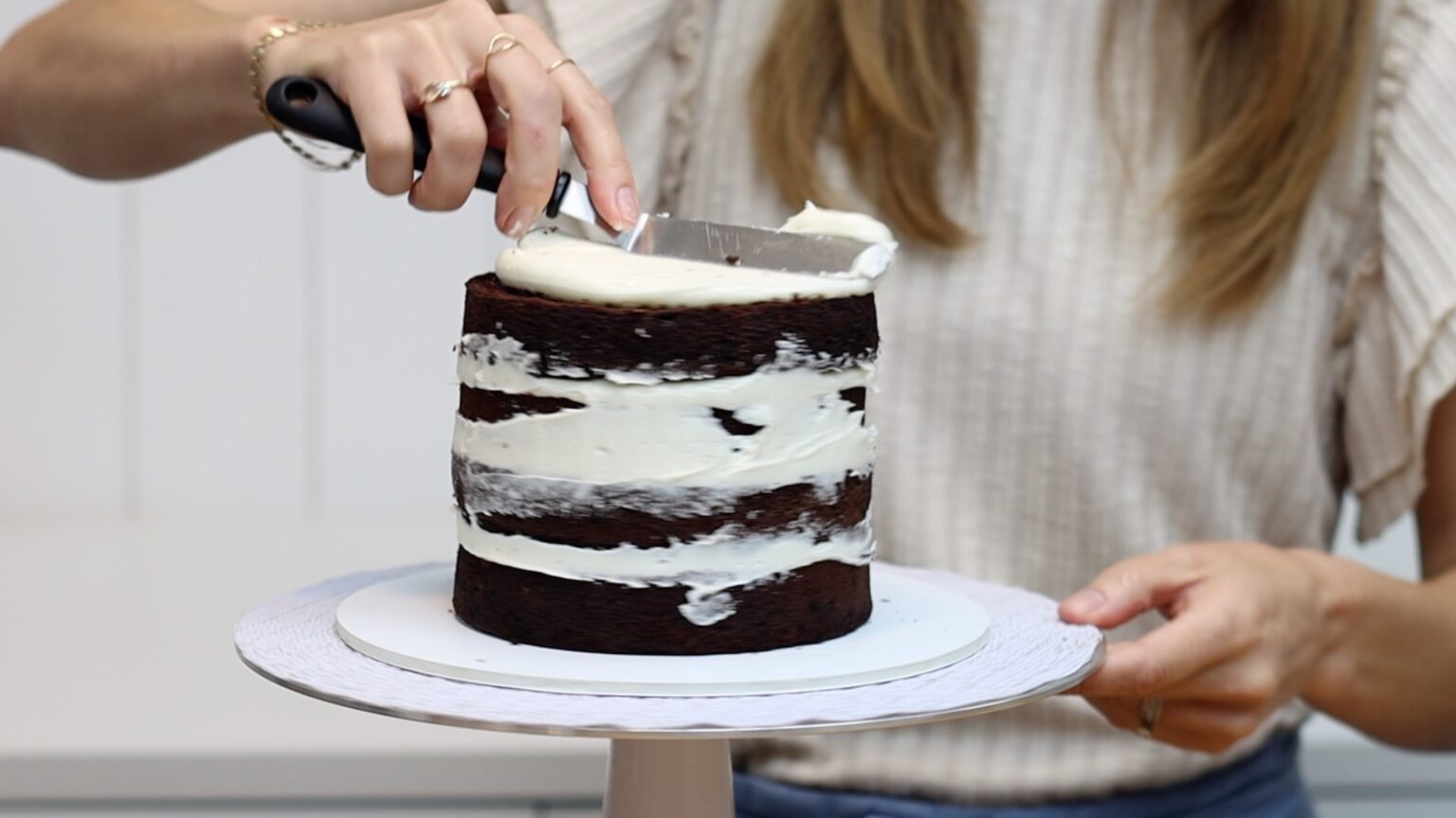 How to Decorate a Cake - British Girl Bakes