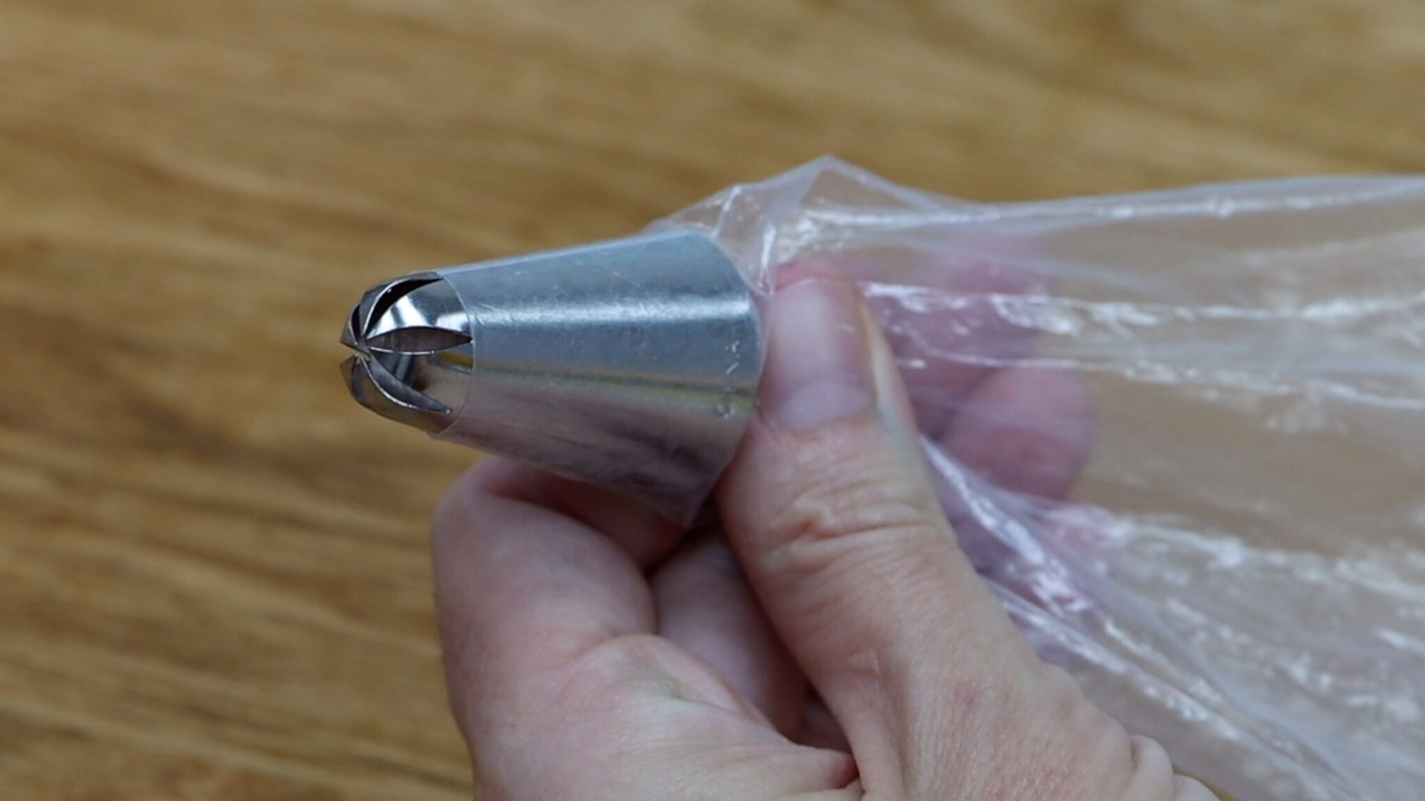 10 Best Piping Tips - British Girl Bakes