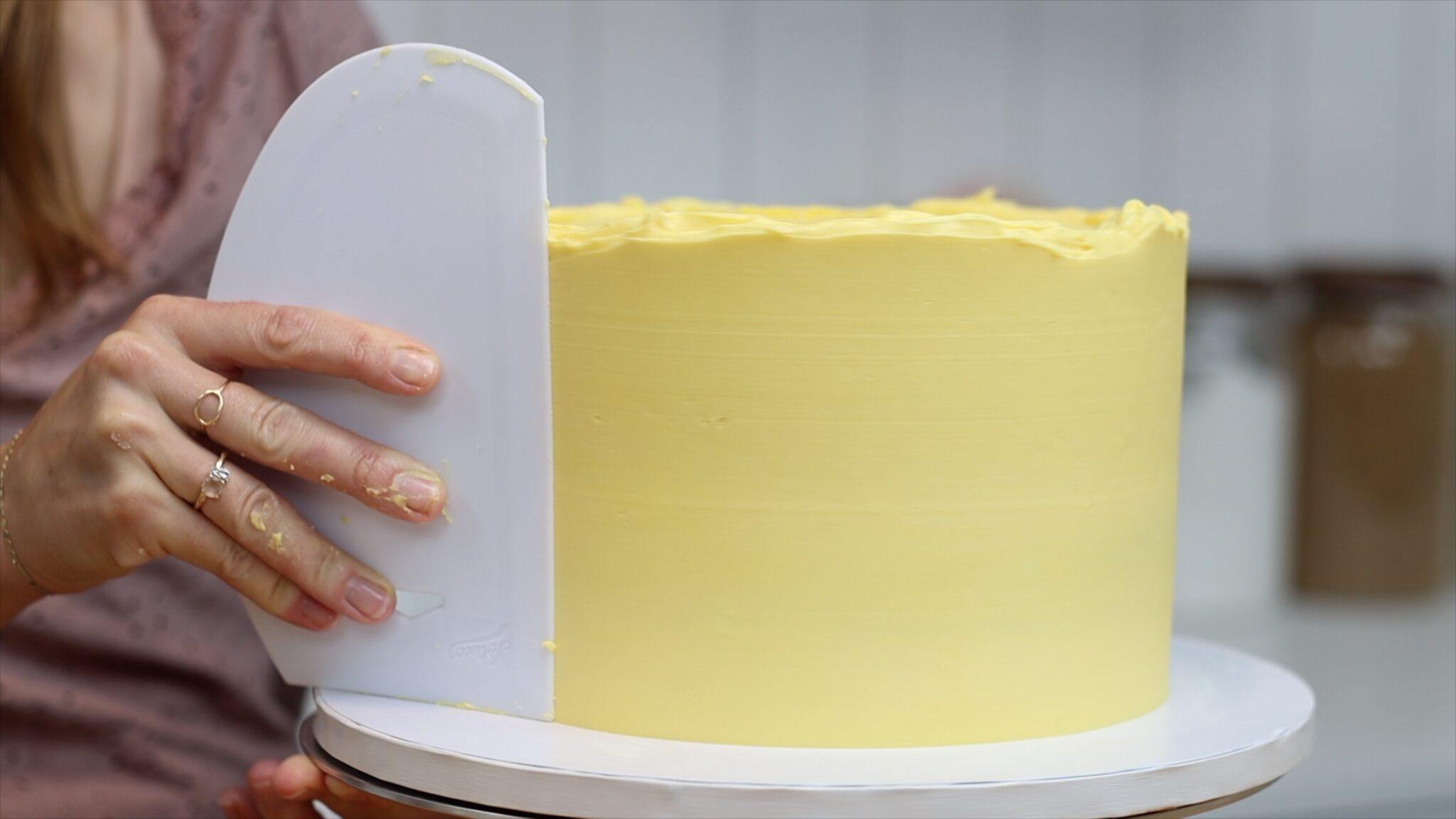 How to Frost a Cake - British Girl Bakes