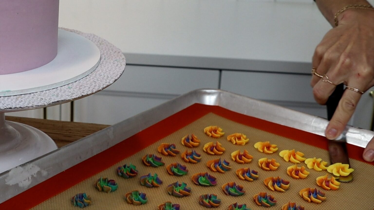 10 Best Piping Tips - British Girl Bakes