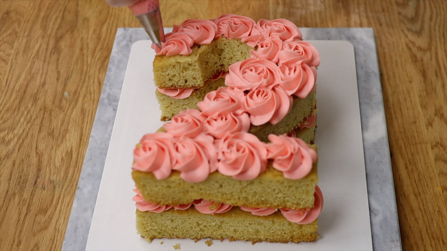 10 Best Piping Tips - British Girl Bakes