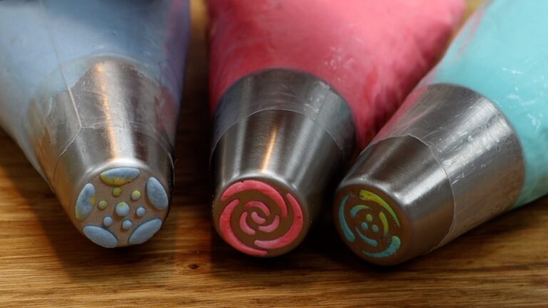 10 Best Piping Tips - British Girl Bakes