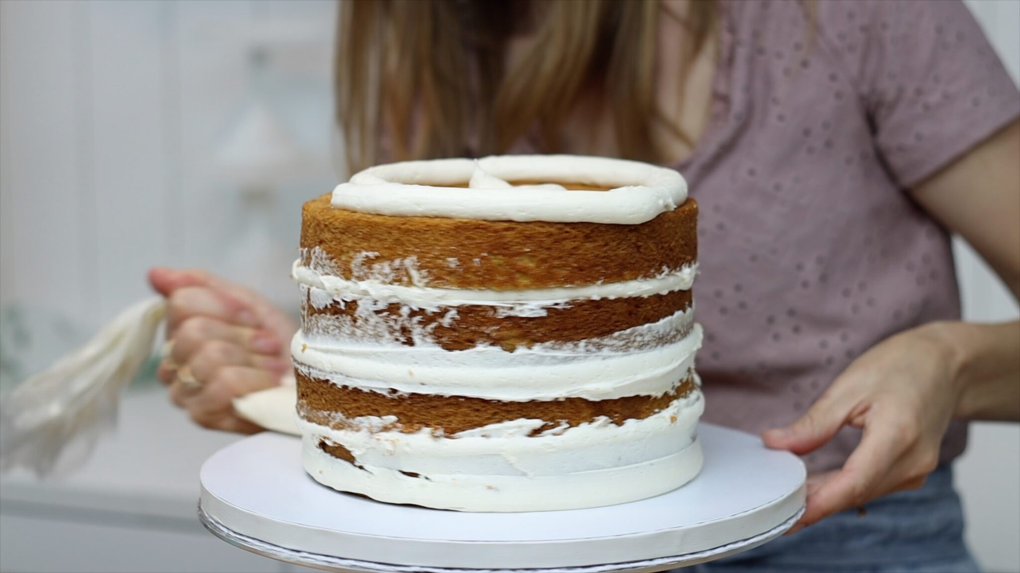 How to Crumb Coat a Cake - British Girl Bakes
