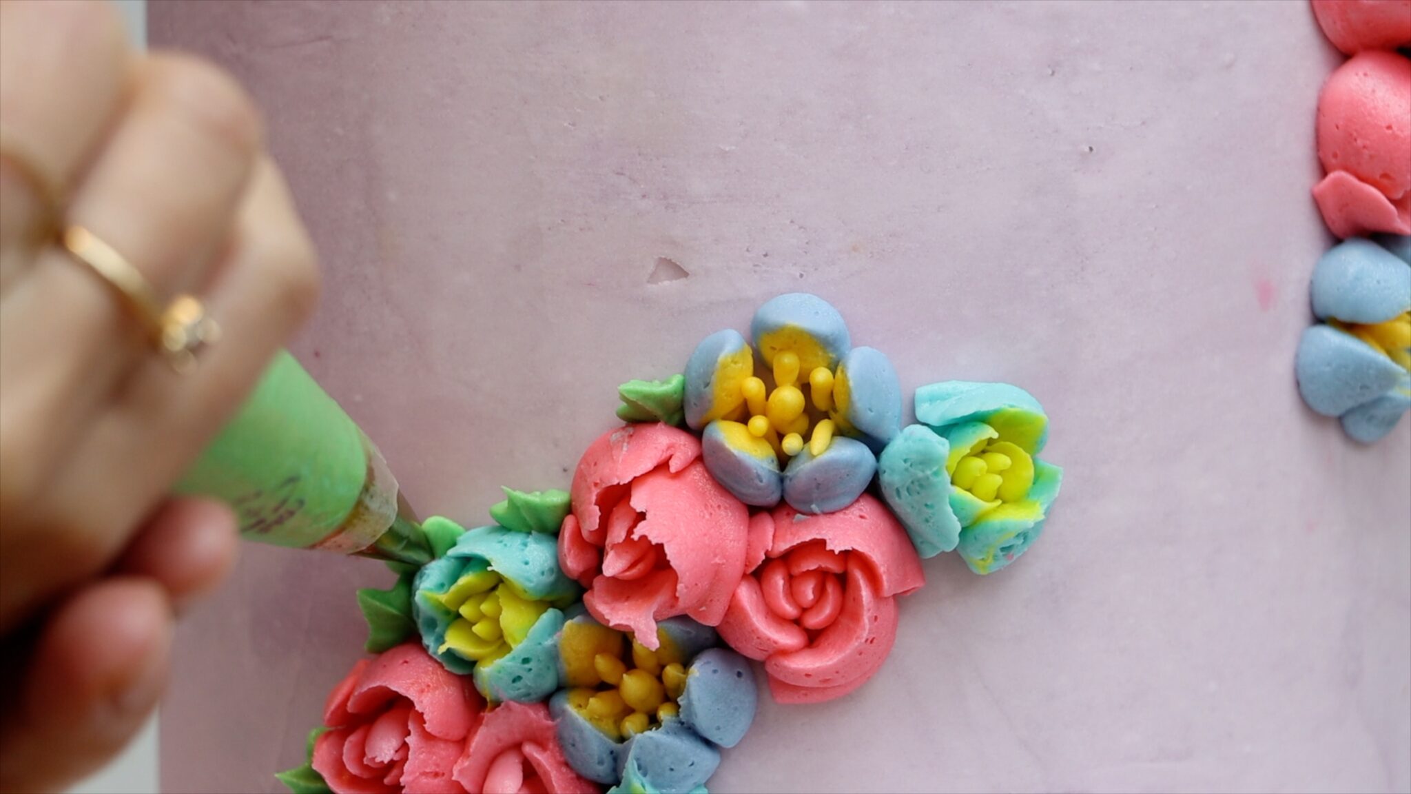 10 Best Piping Tips - British Girl Bakes