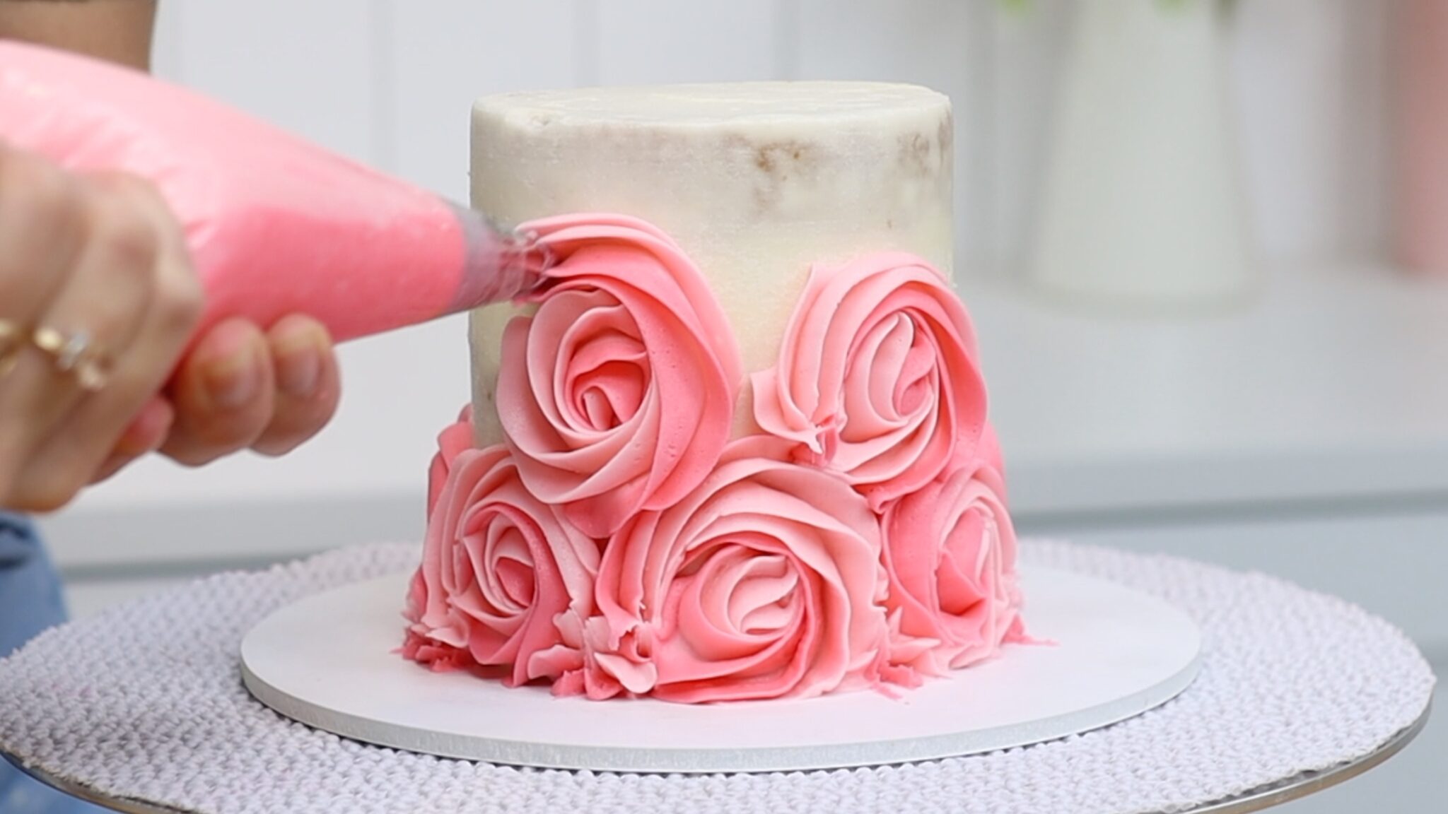 10 Best Piping Tips - British Girl Bakes
