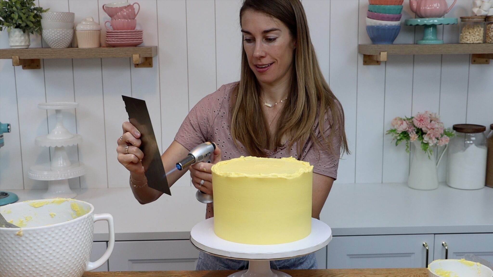 How to Frost a Cake - British Girl Bakes