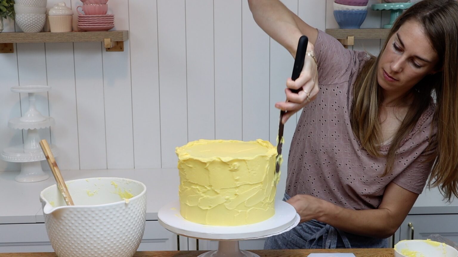 How to Frost a Cake - British Girl Bakes