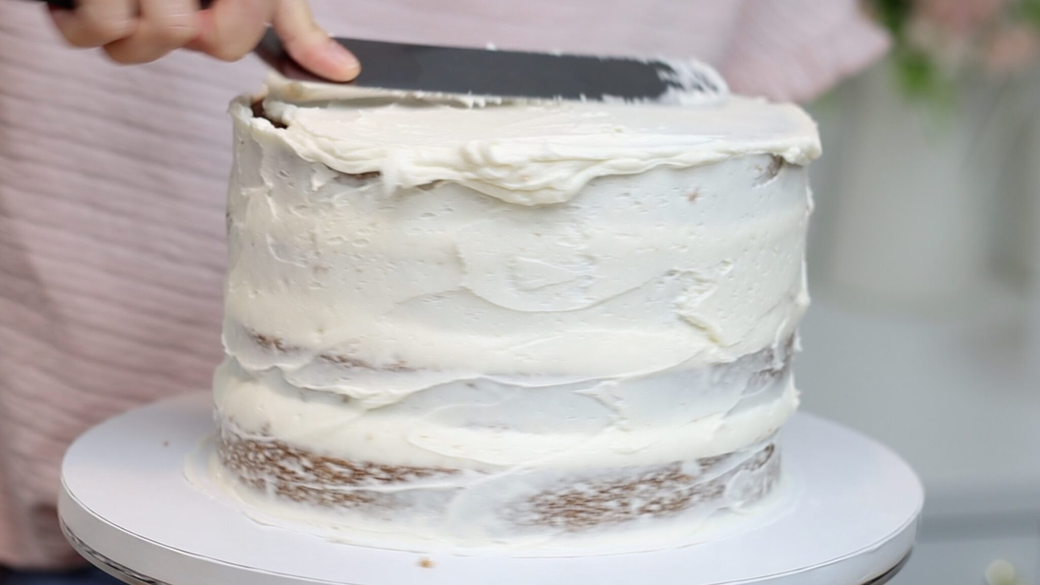 How to Crumb Coat a Cake - British Girl Bakes