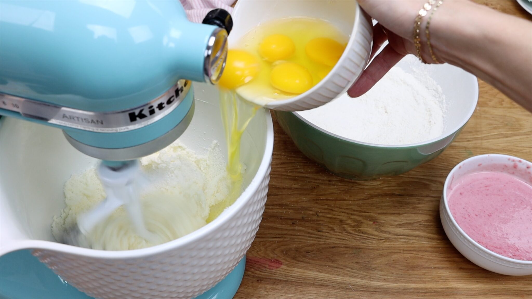 Strawberry Cake - British Girl Bakes