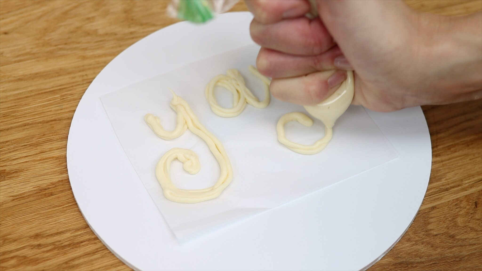 10 Ways to Use Toothpicks for Cake Decorating - British Girl Bakes