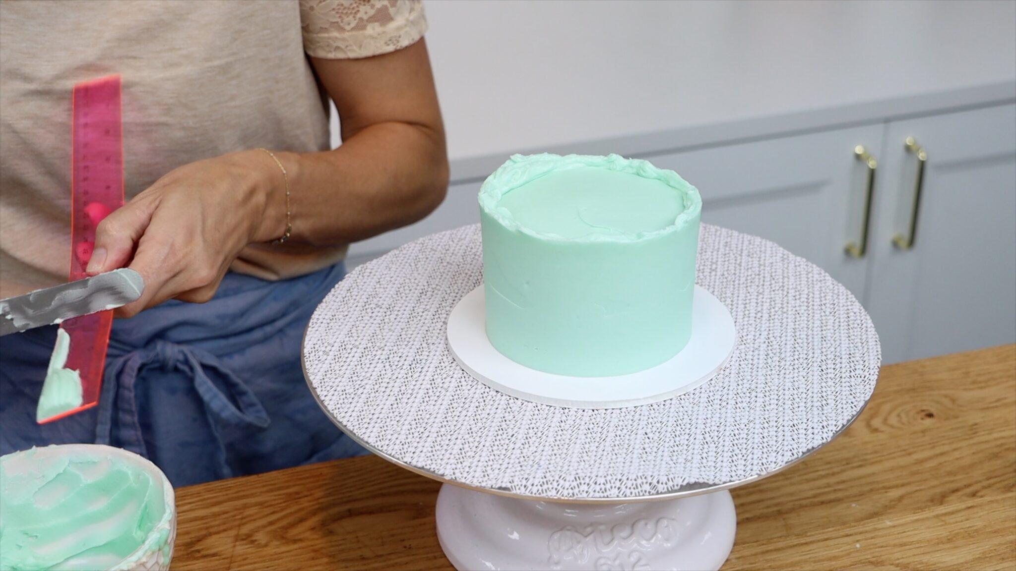 5 Ways to Decorate a Cake without Tools - British Girl Bakes