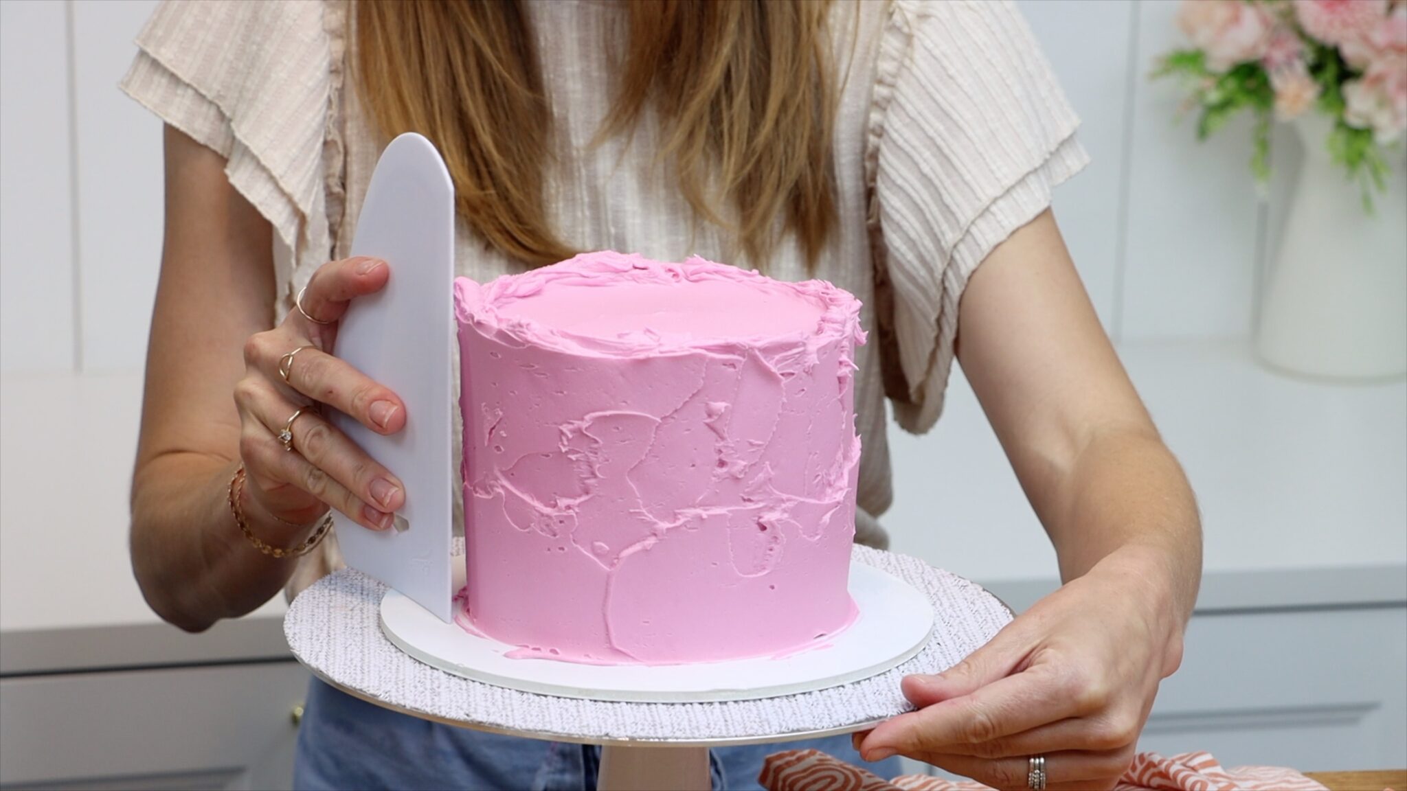 5 Hacks for Smooth Frosting on Cakes - British Girl Bakes
