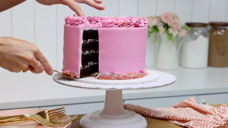 5 Hacks for Smooth Frosting on Cakes - British Girl Bakes