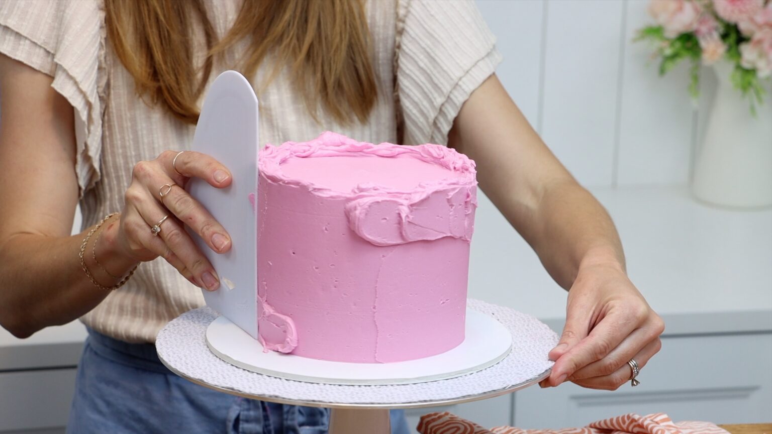 5 Hacks for Smooth Frosting on Cakes - British Girl Bakes
