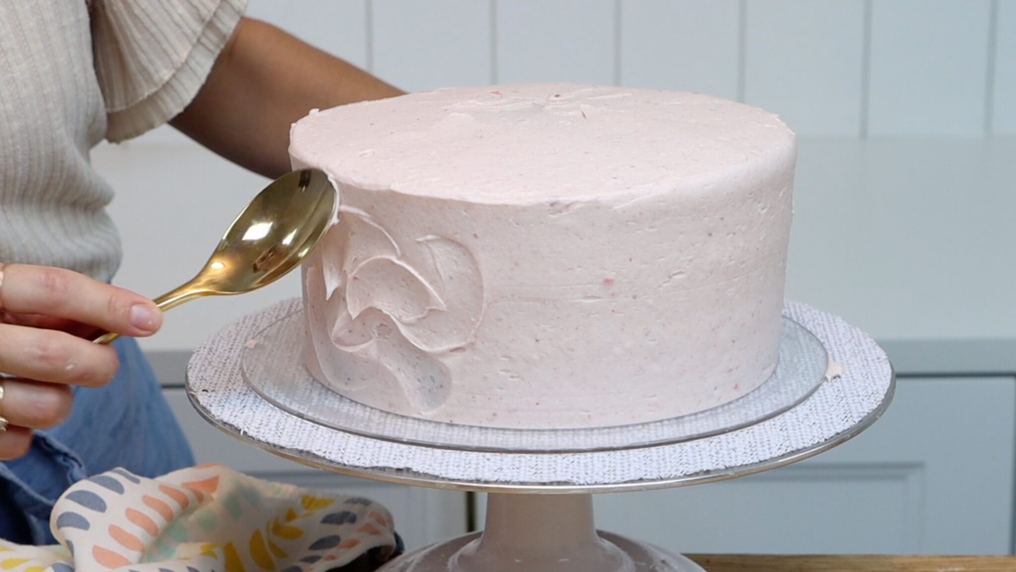 5 Ways to Decorate a Cake without Tools - British Girl Bakes