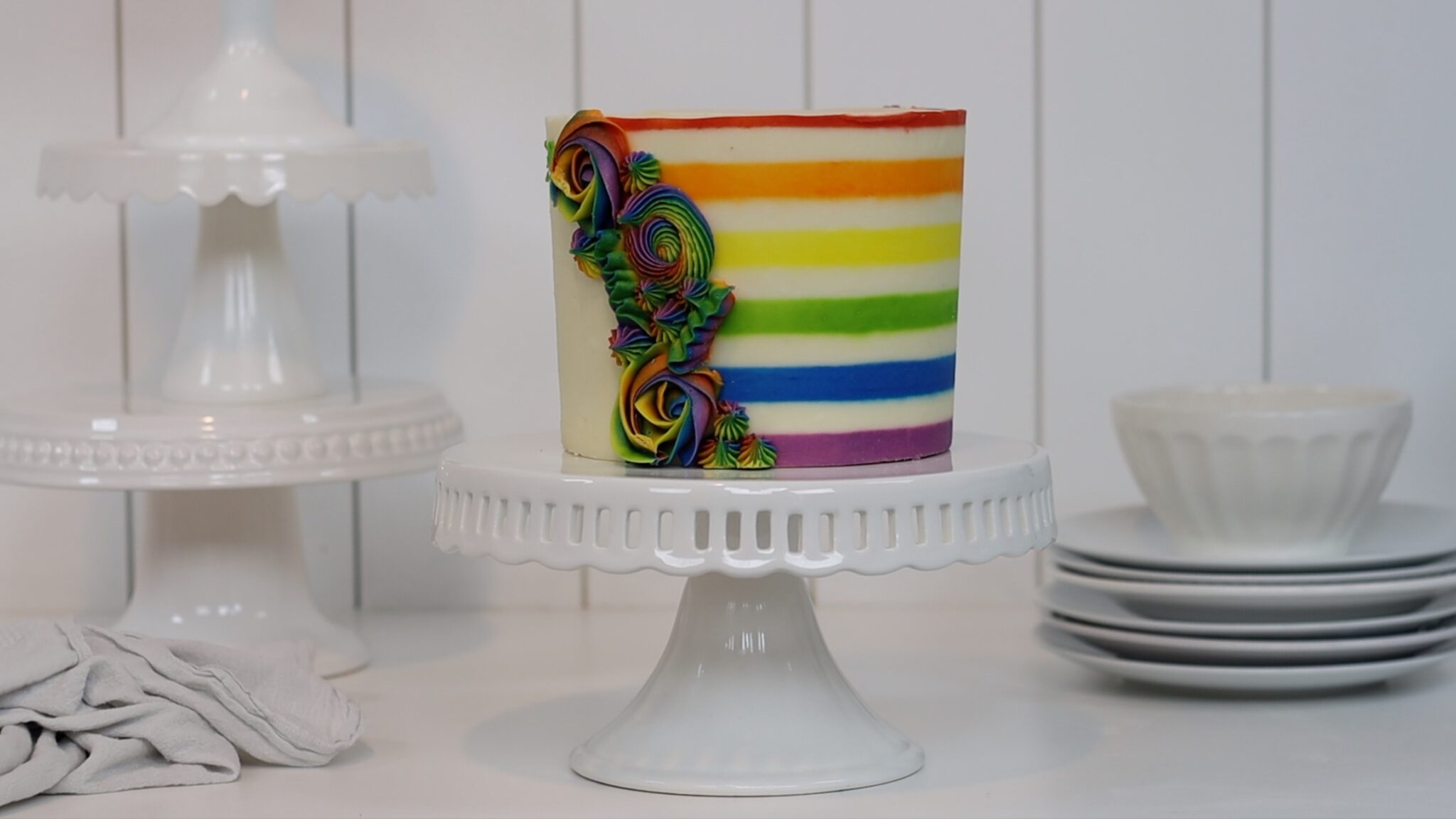 4 Hacks for White Buttercream Frosting - British Girl Bakes