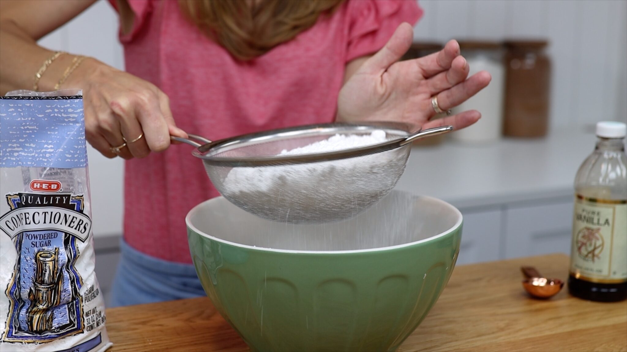 6 Tricks for Perfect Buttercream Consistency - British Girl Bakes