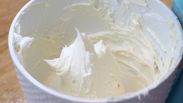 6 Tricks for Perfect Buttercream Consistency - British Girl Bakes