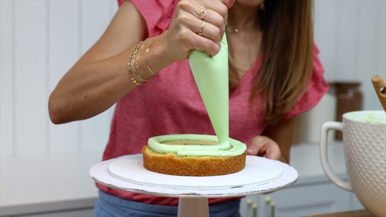 10 Steps to Make a Cake - British Girl Bakes