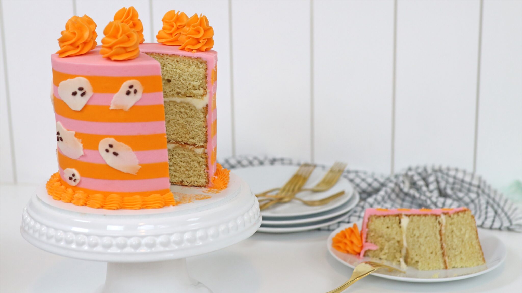 10 Ideas for Halloween Cake Decorations - British Girl Bakes