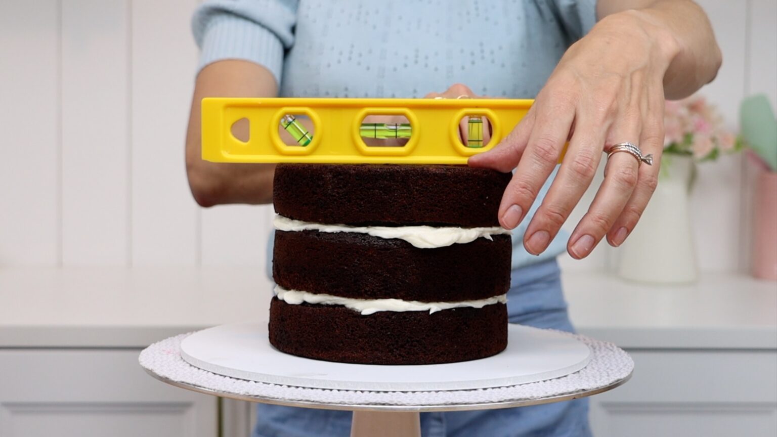 10 Smart Cake Decorating Hacks - British Girl Bakes