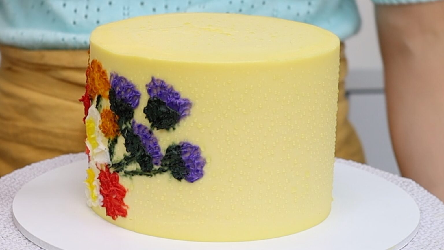 10 Smart Cake Decorating Hacks - British Girl Bakes