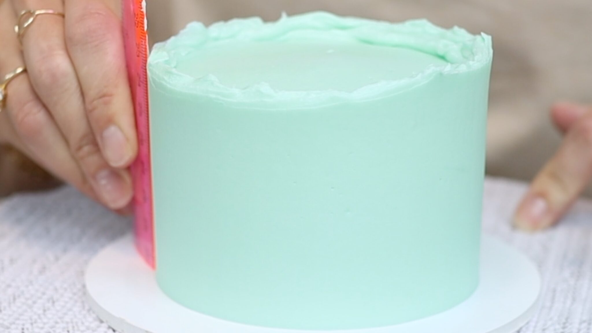 10 Smart Cake Decorating Hacks - British Girl Bakes