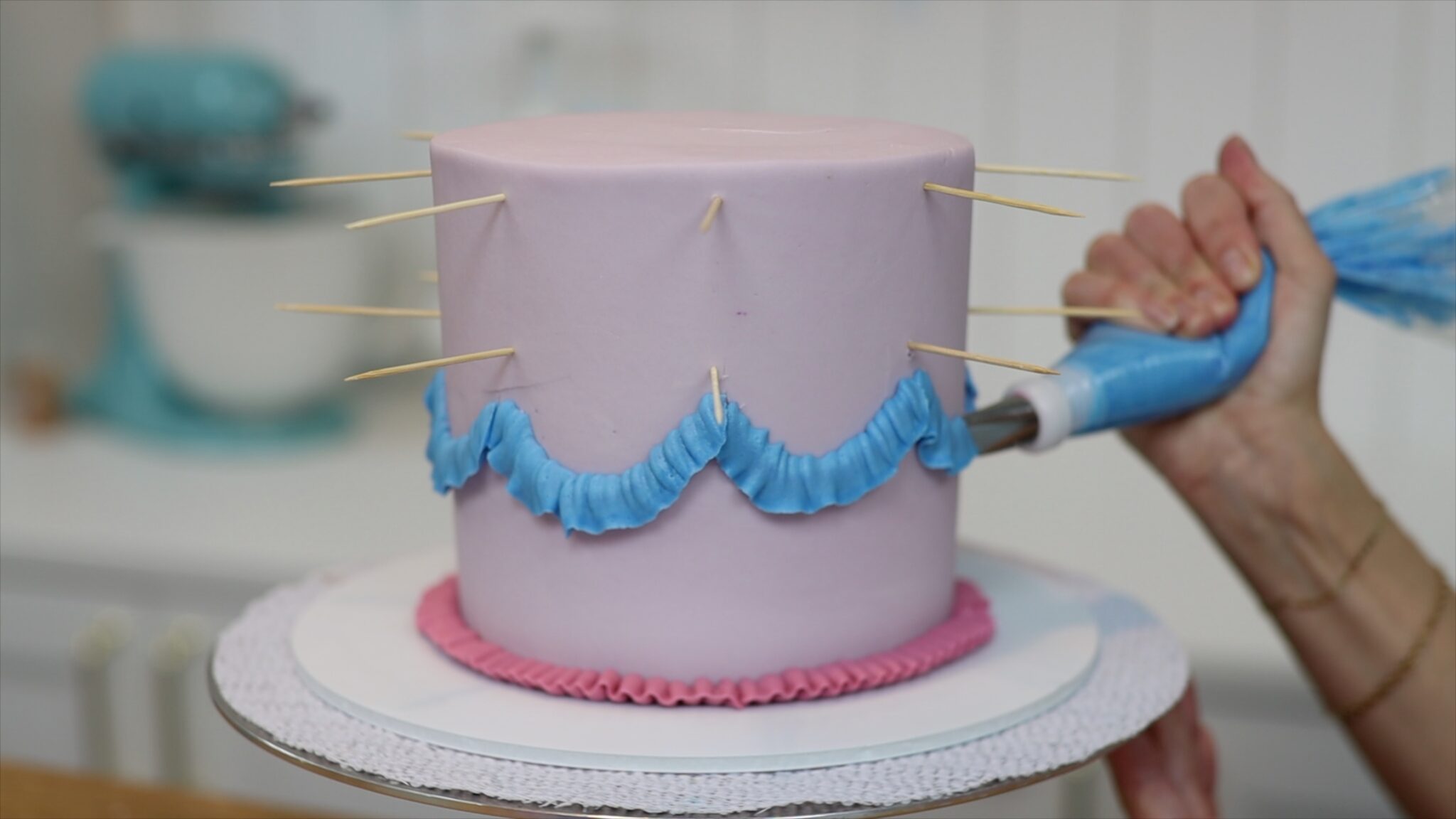 10 Smart Cake Decorating Hacks - British Girl Bakes