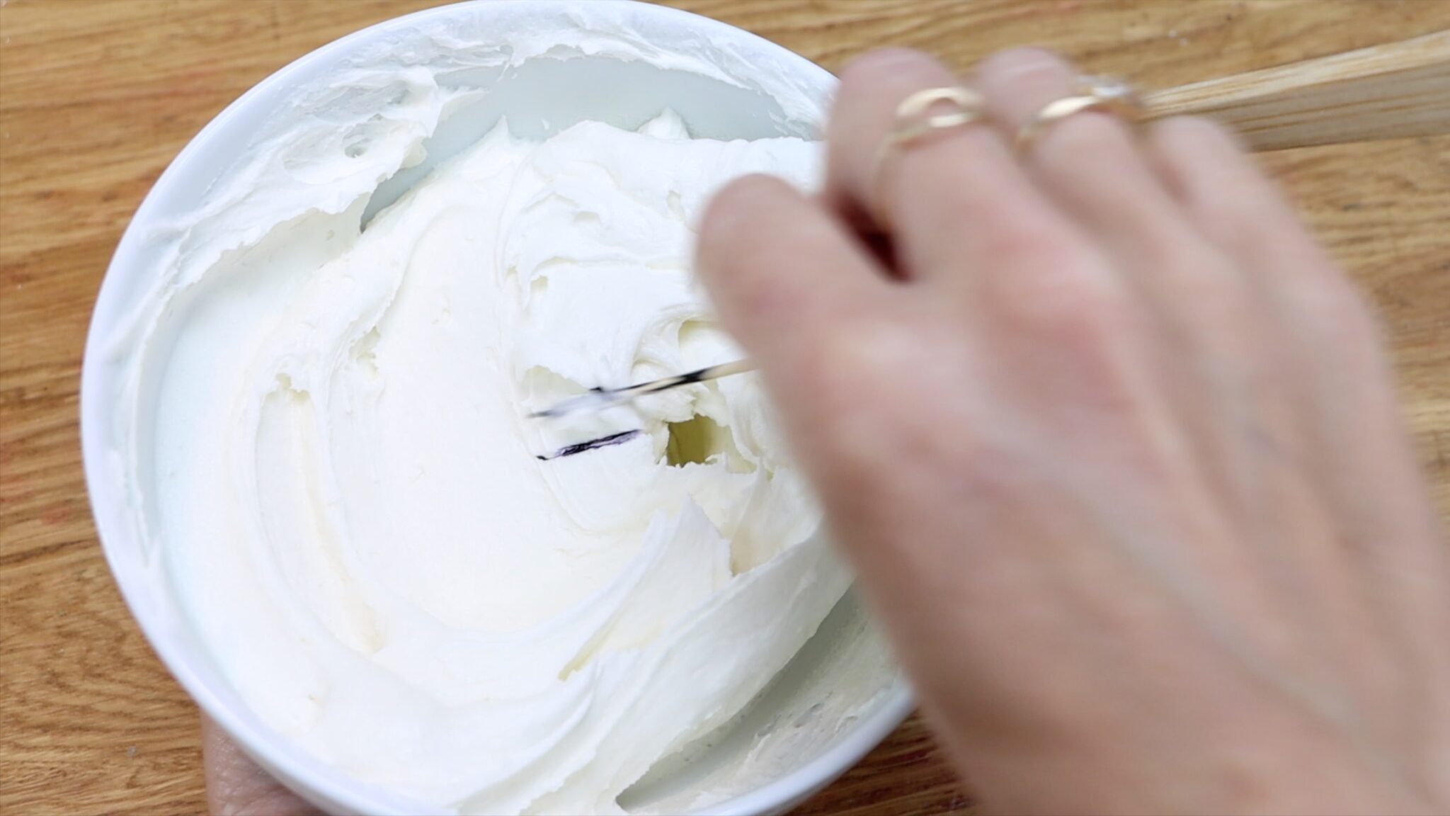 10 Smart Cake Decorating Hacks British Girl Bakes