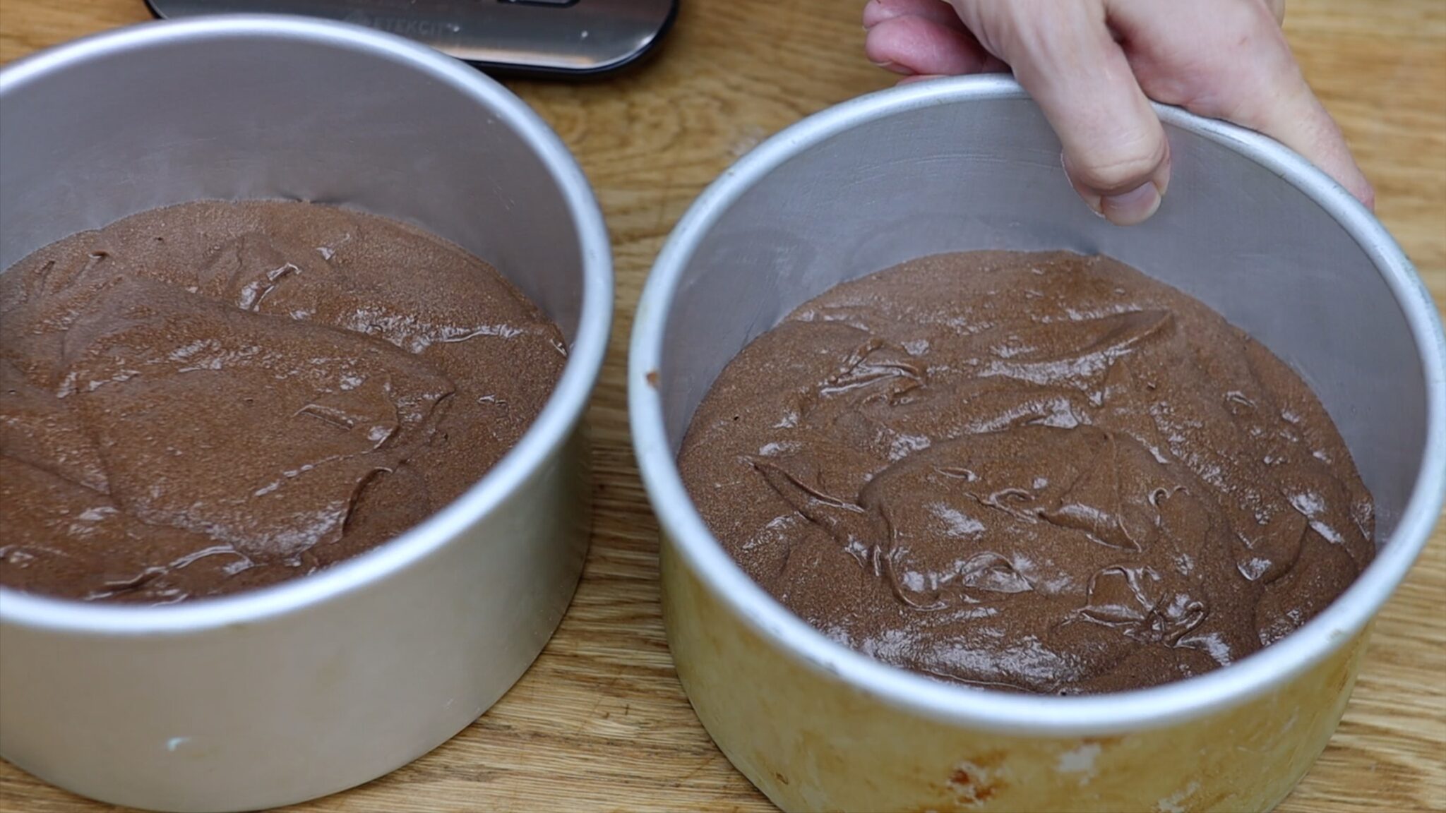 10 Smart Cake Decorating Hacks - British Girl Bakes