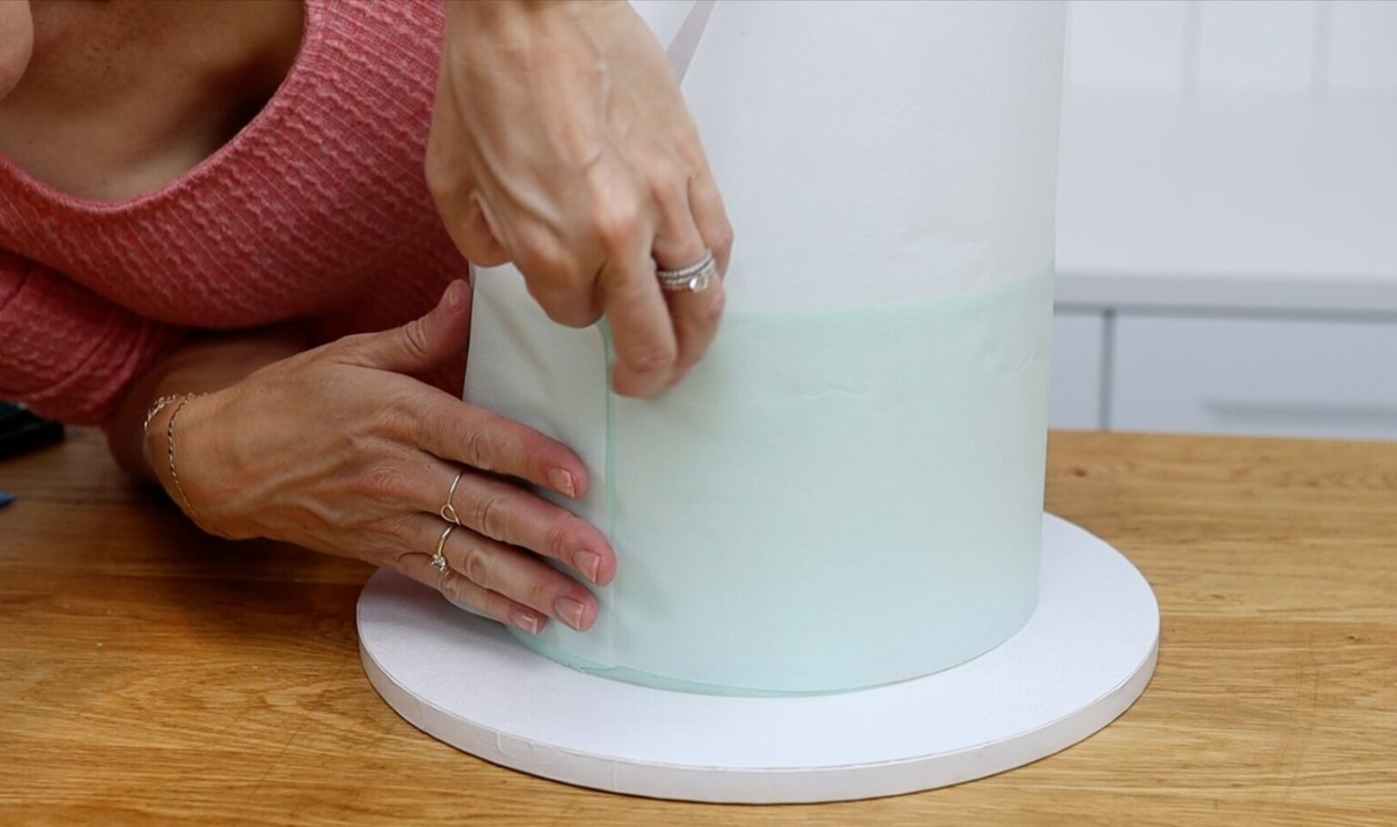 10 Smart Cake Decorating Hacks - British Girl Bakes
