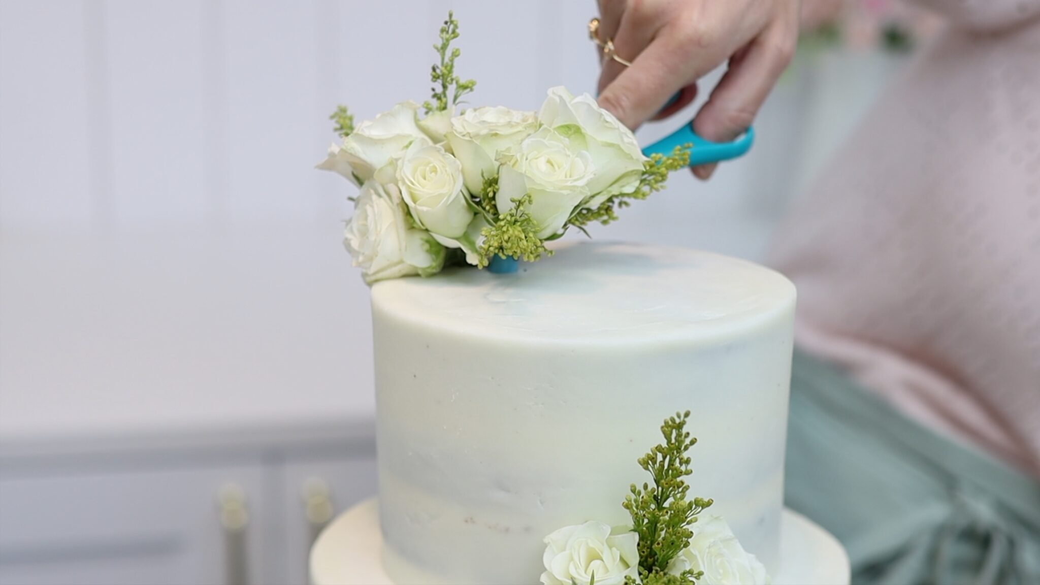 10 Tips for How to Make a Wedding Cake - British Girl Bakes