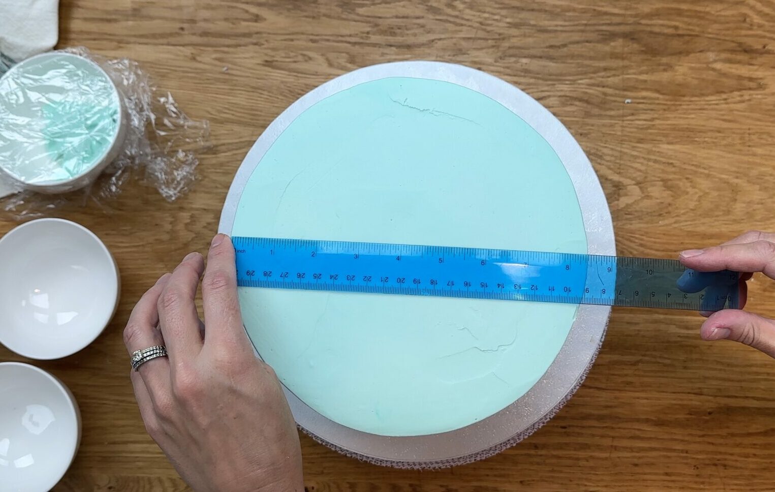 10 Smart Cake Decorating Hacks - British Girl Bakes