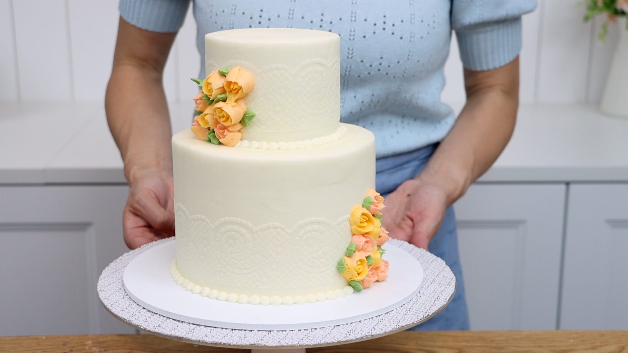 10 Smart Cake Decorating Hacks - British Girl Bakes