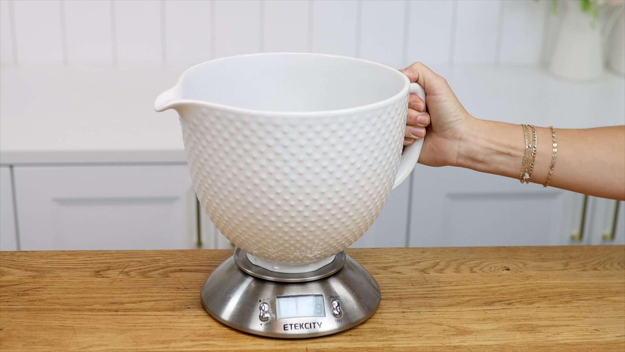 10 Smart Cake Decorating Hacks - British Girl Bakes