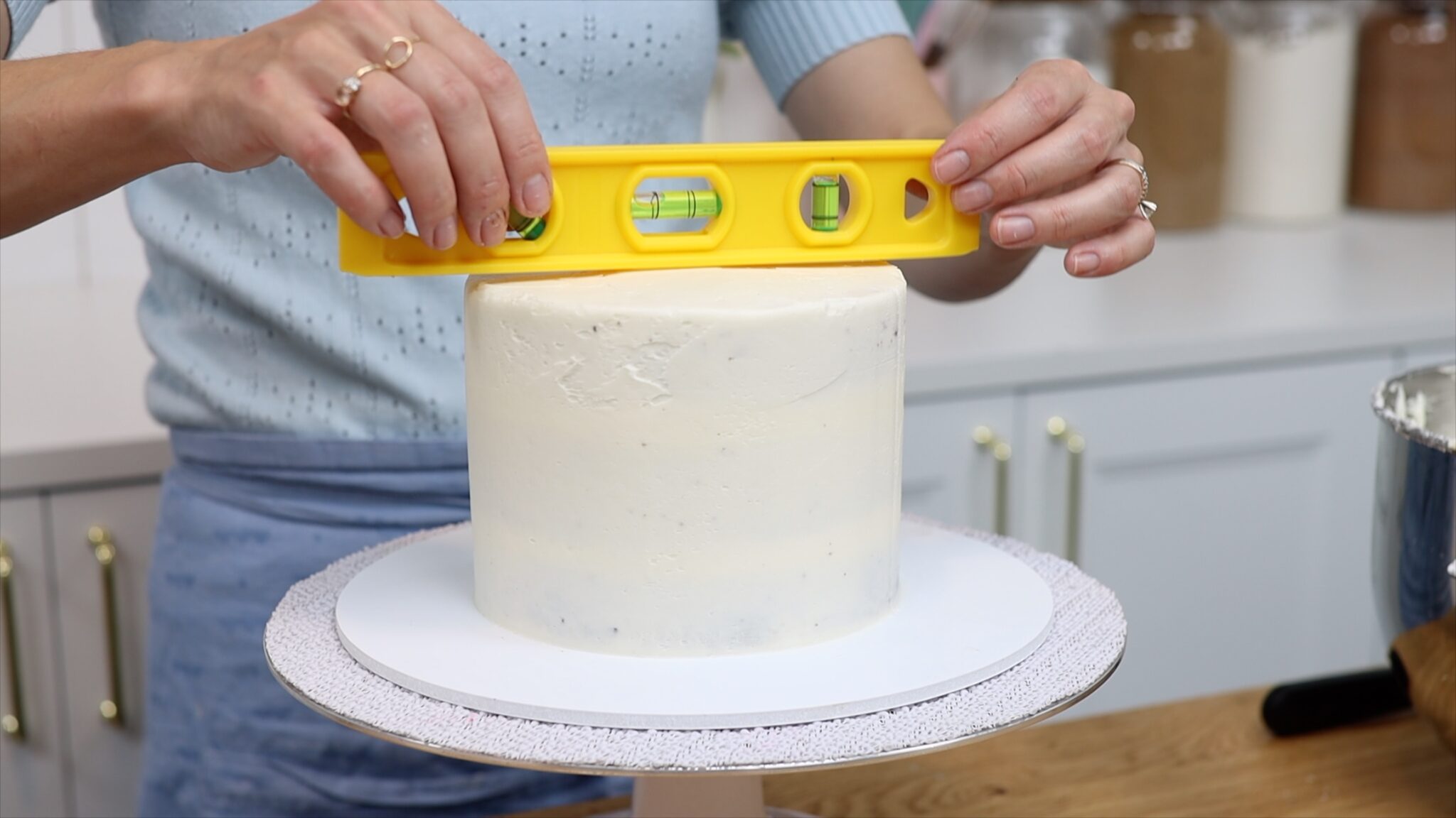 10 Smart Cake Decorating Hacks - British Girl Bakes