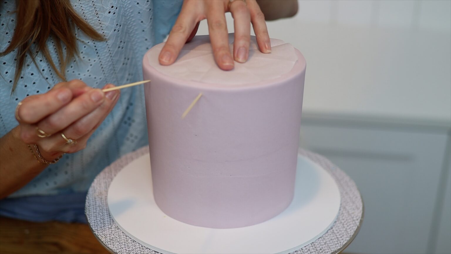 10 Smart Cake Decorating Hacks - British Girl Bakes