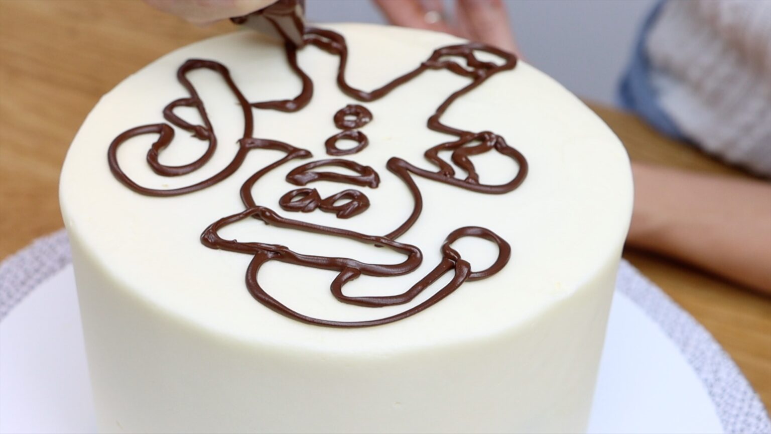 10 EASY Cake Decorating Techniques - British Girl Bakes