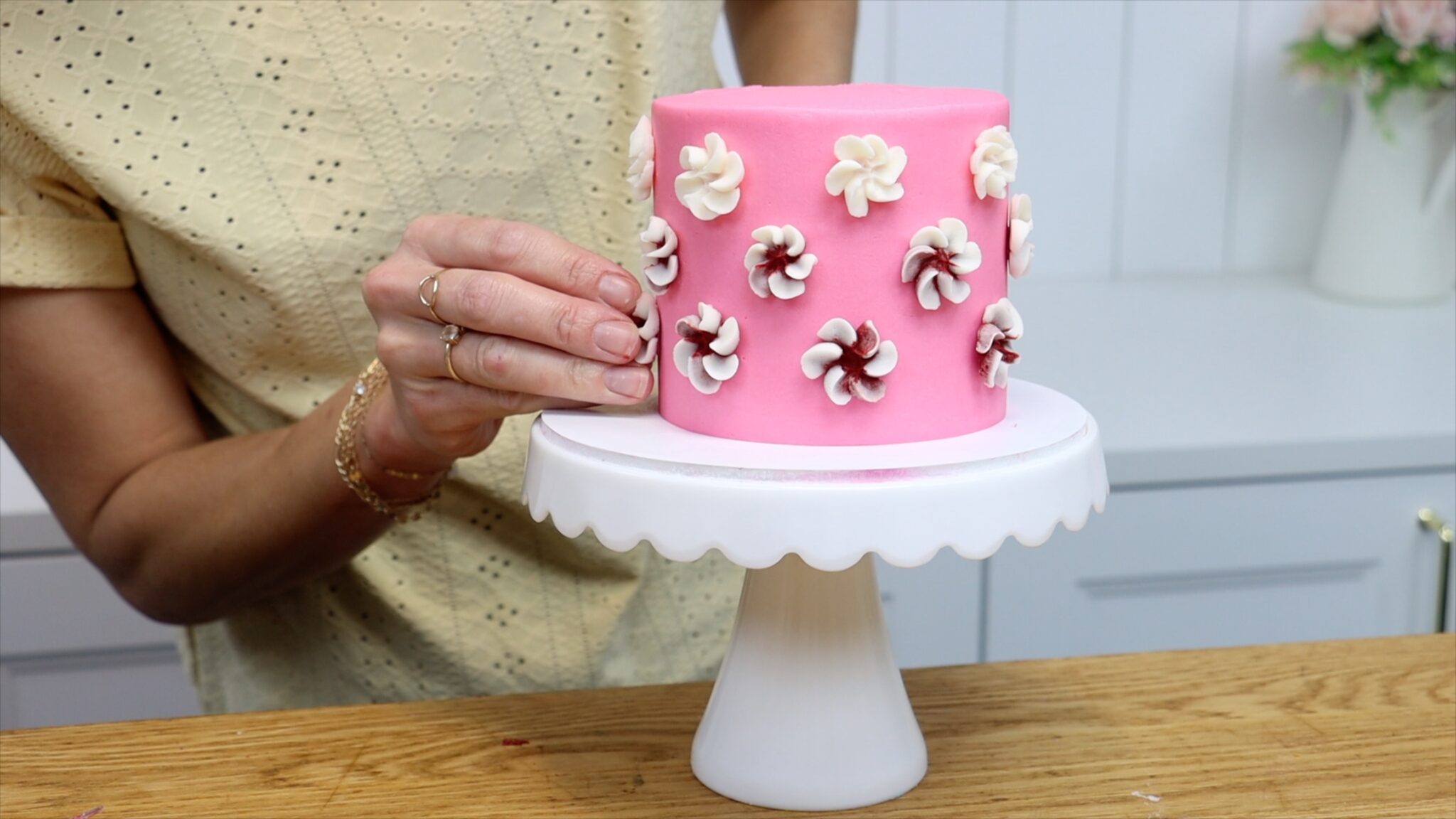 10 EASY Cake Decorating Techniques - British Girl Bakes