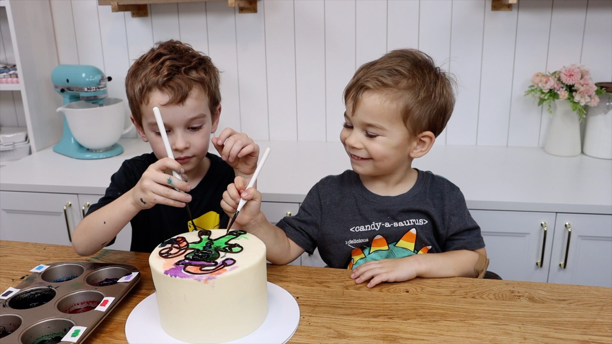 10 EASY Cake Decorating Techniques - British Girl Bakes