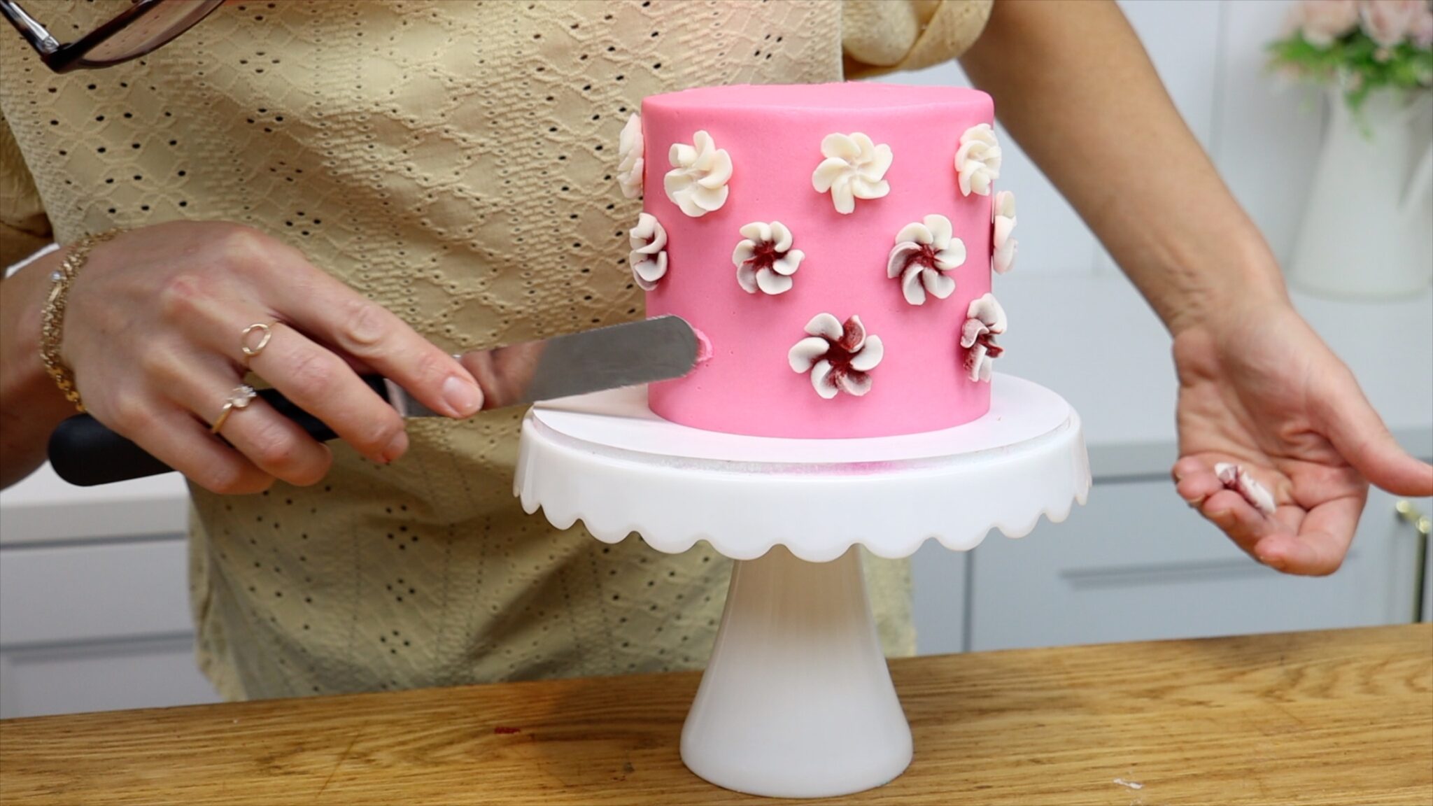 10 EASY Cake Decorating Techniques - British Girl Bakes